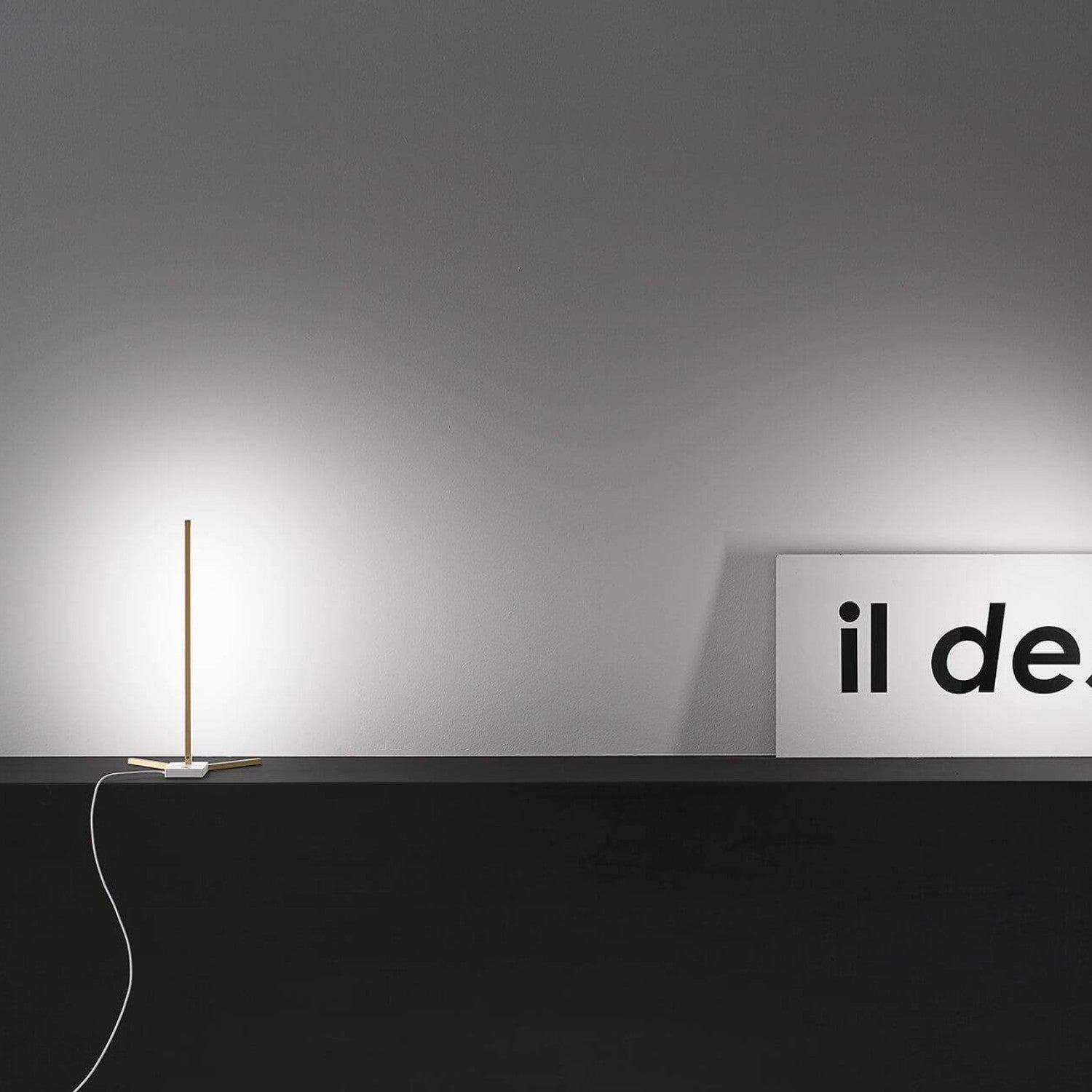 Vesoi Minima Table Lamp | Luminesy