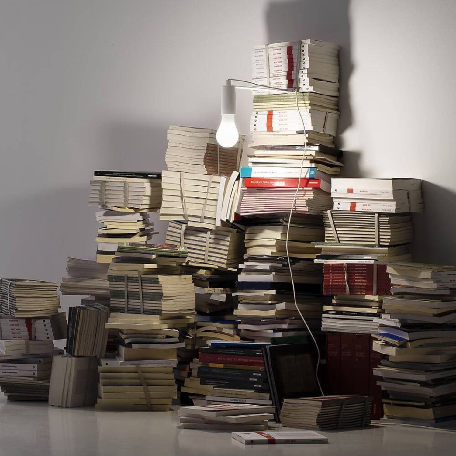 Vesoi Tra Ilibri Table Lamp | Luminesy